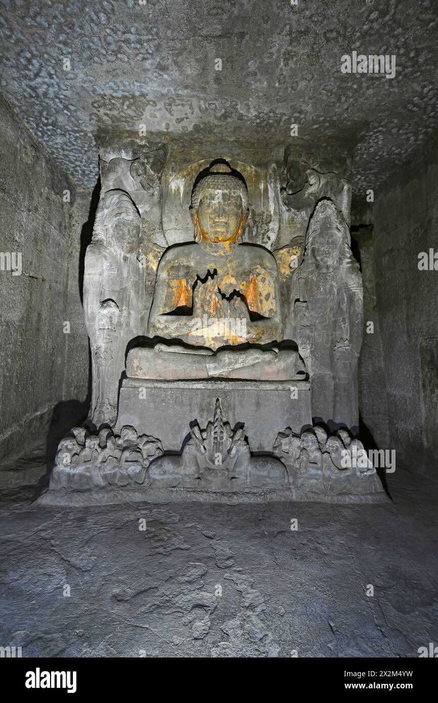 Ajanta cave No 4 Buddha seated in Padmasana with dharma chakra ...