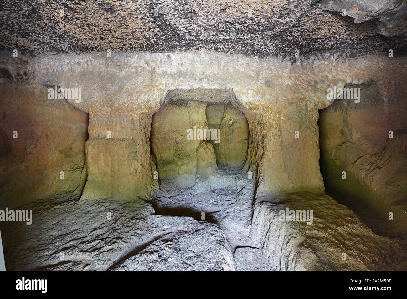 Ajanta cave No 5 unfinished interior view Stock Photo - Alamy