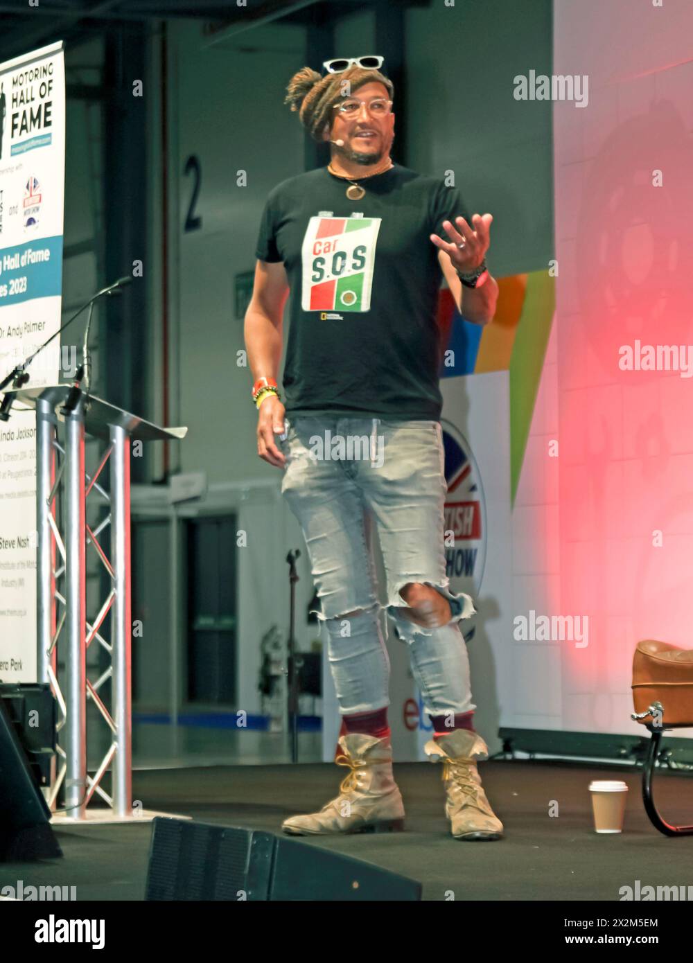 Ebay live stage hi-res stock photography and images - Alamy