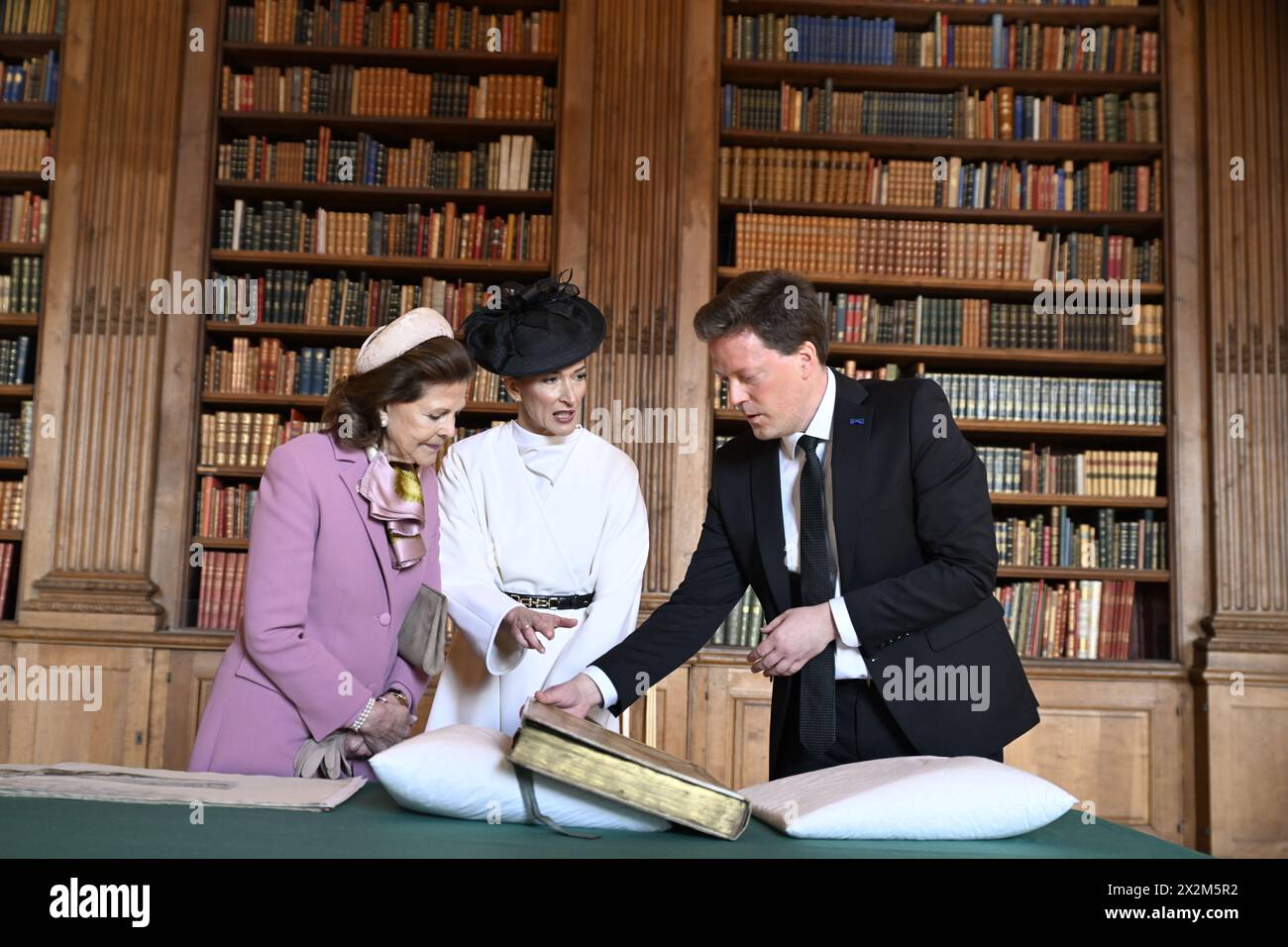 Stockholm, Sweden. 23rd Apr, 2024. Queen Silvia and Mrs Suzanne Innes ...