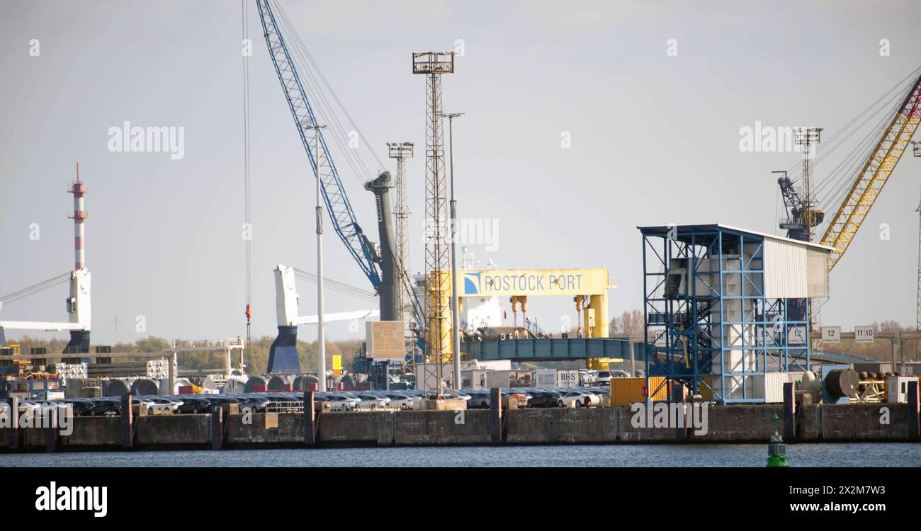 Der Umschlaghafen in Rostock. Rostock *** The port of transshipment in ...