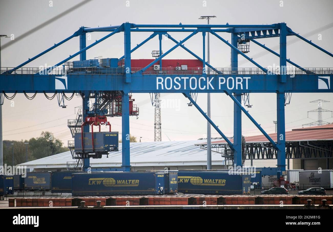 Der Umschlaghafen in Rostock. Rostock *** The port of transshipment in ...
