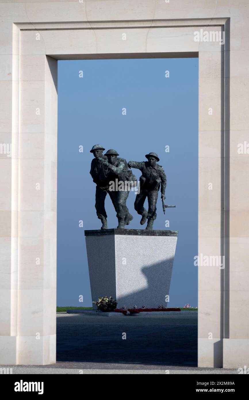 World war two memorial sculpture hi-res stock photography and images ...