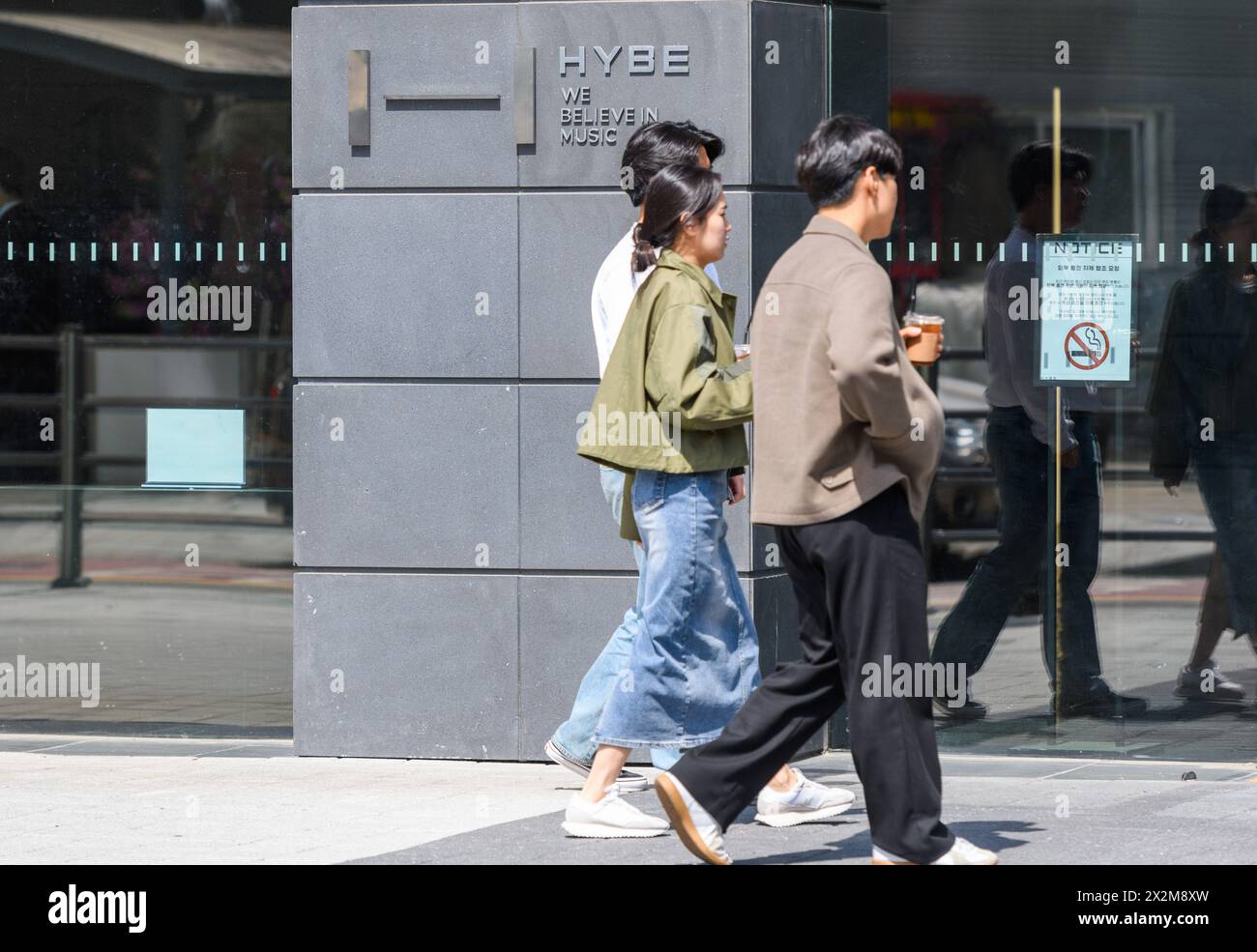 Hybe bts hi-res stock photography and images - Alamy