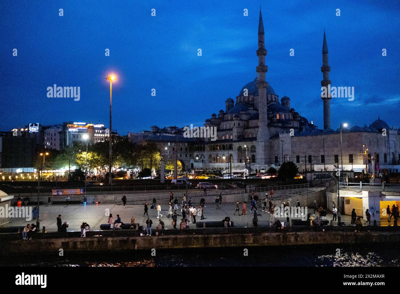 The cityscape at dusk of the Golden Horn estuary with the New Mosque ...