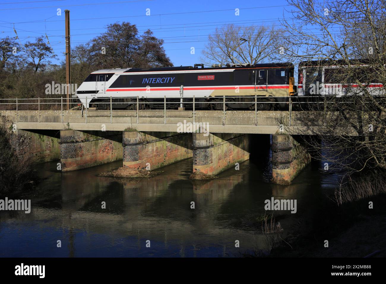 LNER, 91119 Bounds Green, White Livery train, East Coast Main Line ...