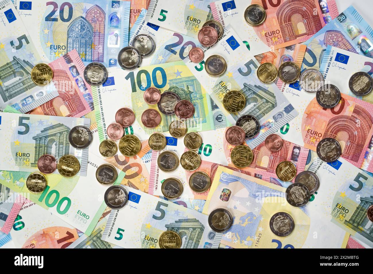 Geld, Euroscheine, Münzen, Euro, Cent, Symbolfoto Geld, Reichtum, Konjunktur, Gehalt *** Money ...