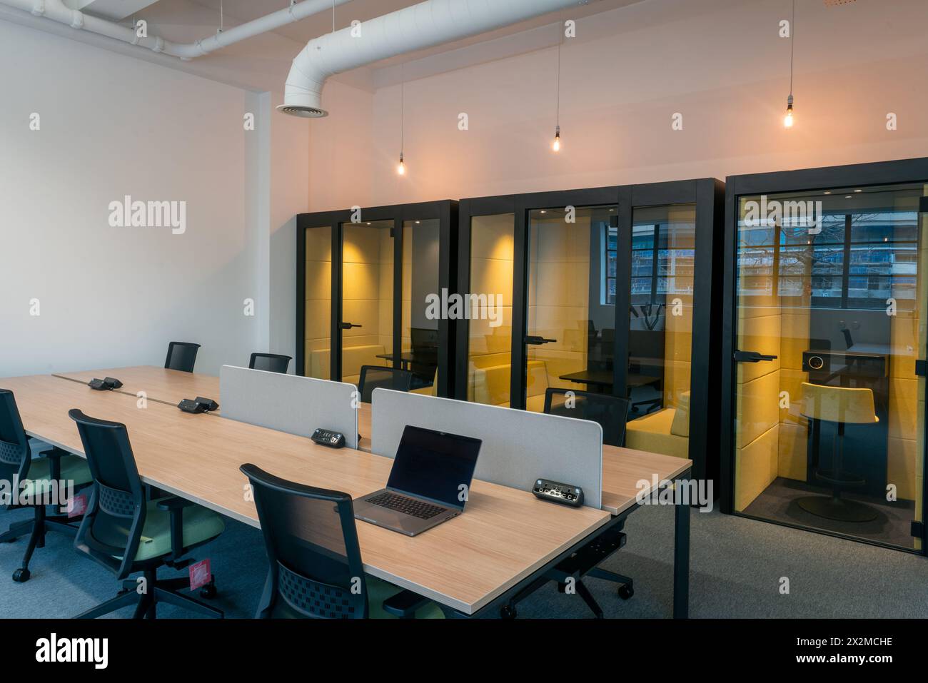 Office glass meeting room booth hi-res stock photography and images - Alamy