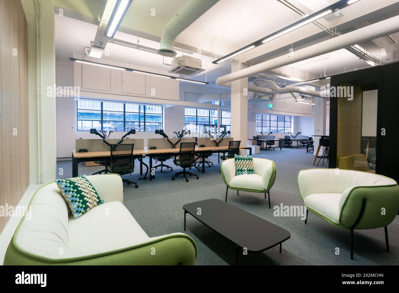 Open plan workspace hi-res stock photography and images - Alamy