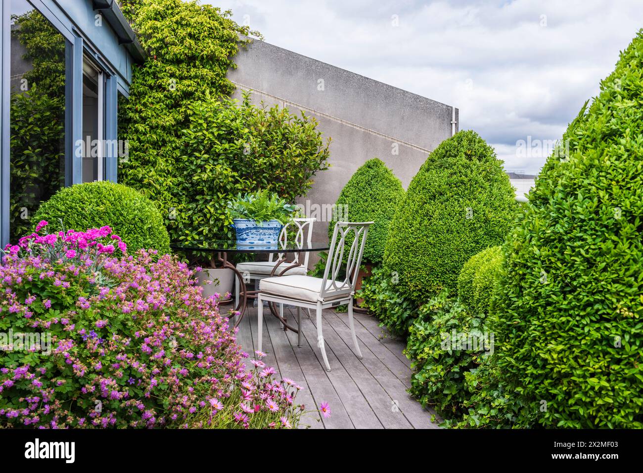 Garden chelsea hi-res stock photography and images - Alamy