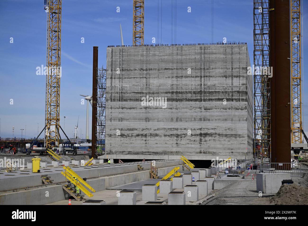 a visit to the construction site of the 'Prinses Elisabeth Eiland - Ile ...