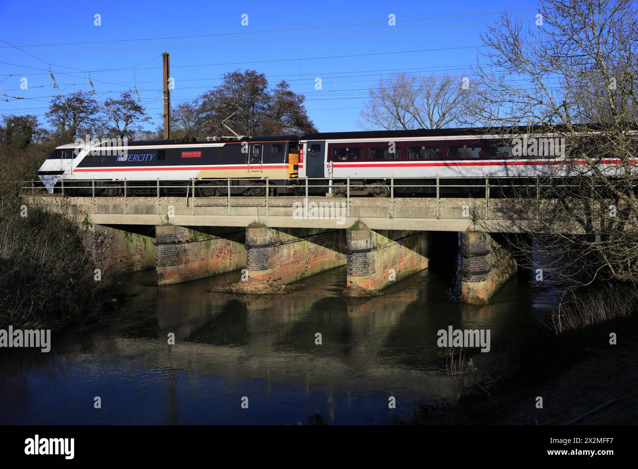 LNER, 91119 Bounds Green, White Livery train, East Coast Main Line ...