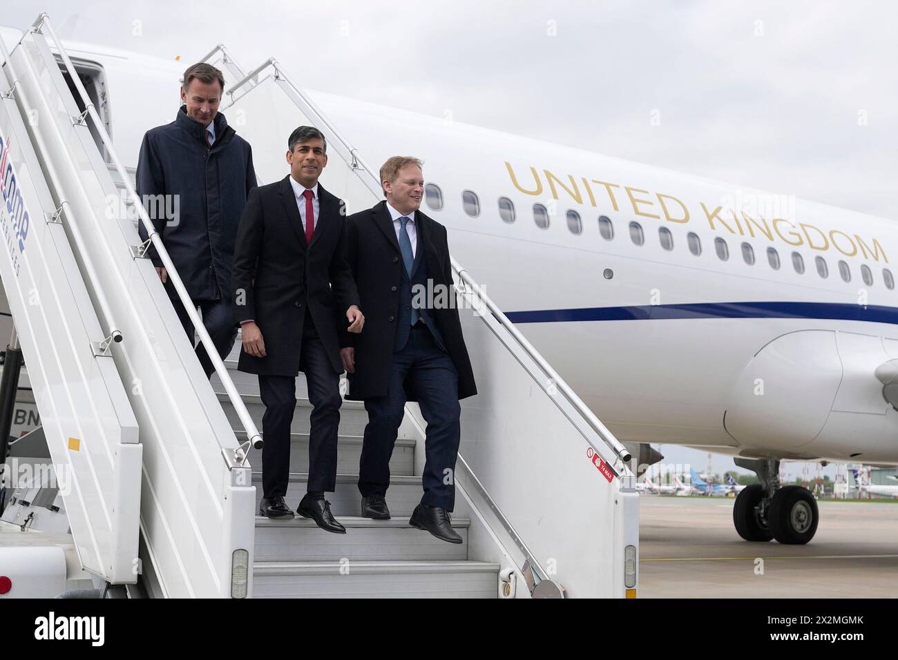 Prime Minister Rishi Sunak (centre) and Chancellor of the Exchequer ...