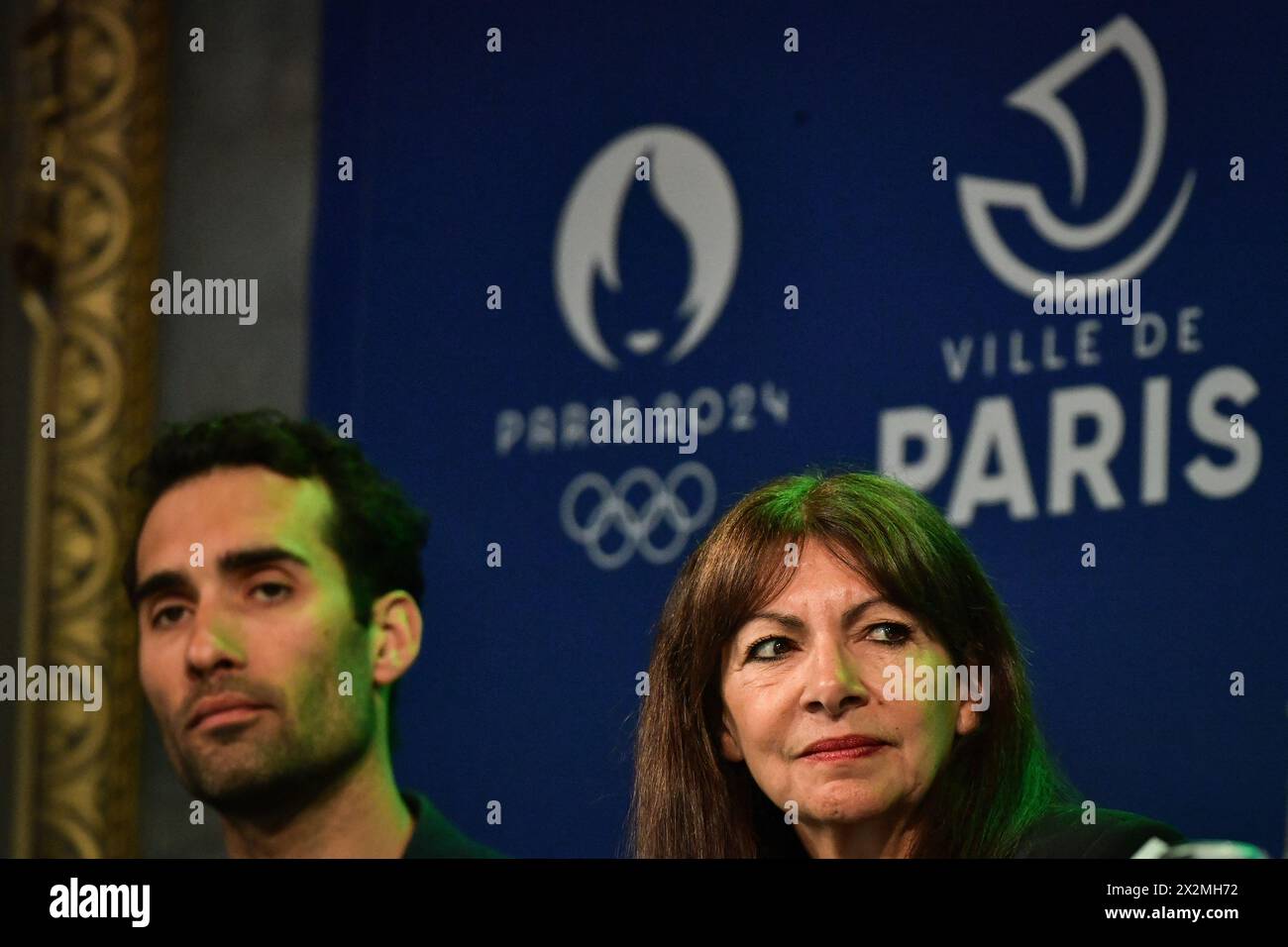 Mayor of Paris Anne Hidalgo (R) looks on next to Retired French ...