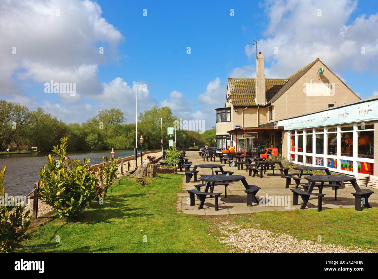 A view of the Horning Ferry Inn by the River Bure on the Norfolk Broads ...