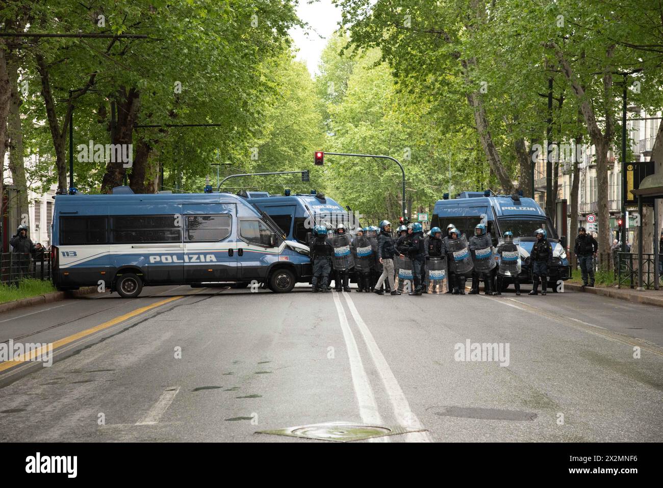 Polizia fuori hi-res stock photography and images - Alamy