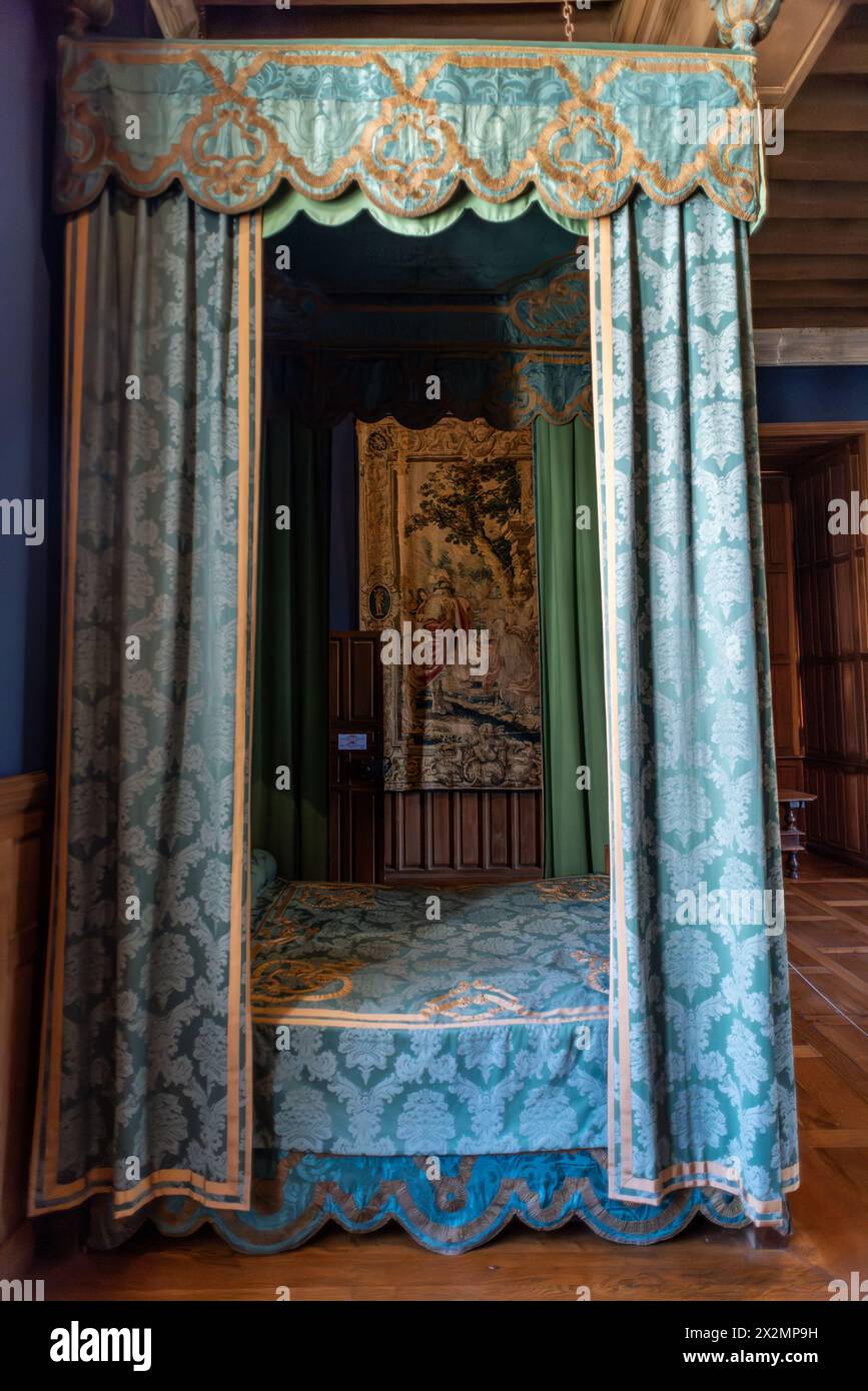 Medieval bed hi-res stock photography and images - Alamy