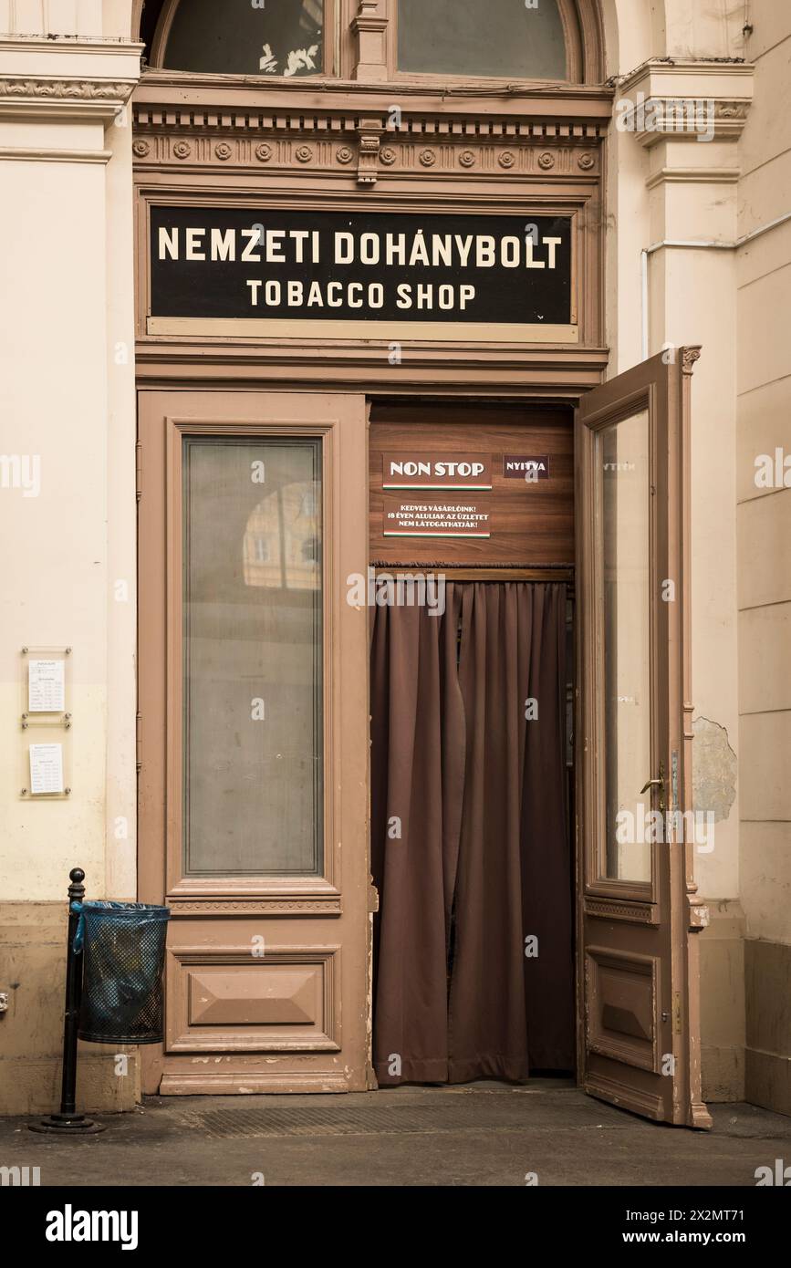 Tobacco basket hi-res stock photography and images - Alamy