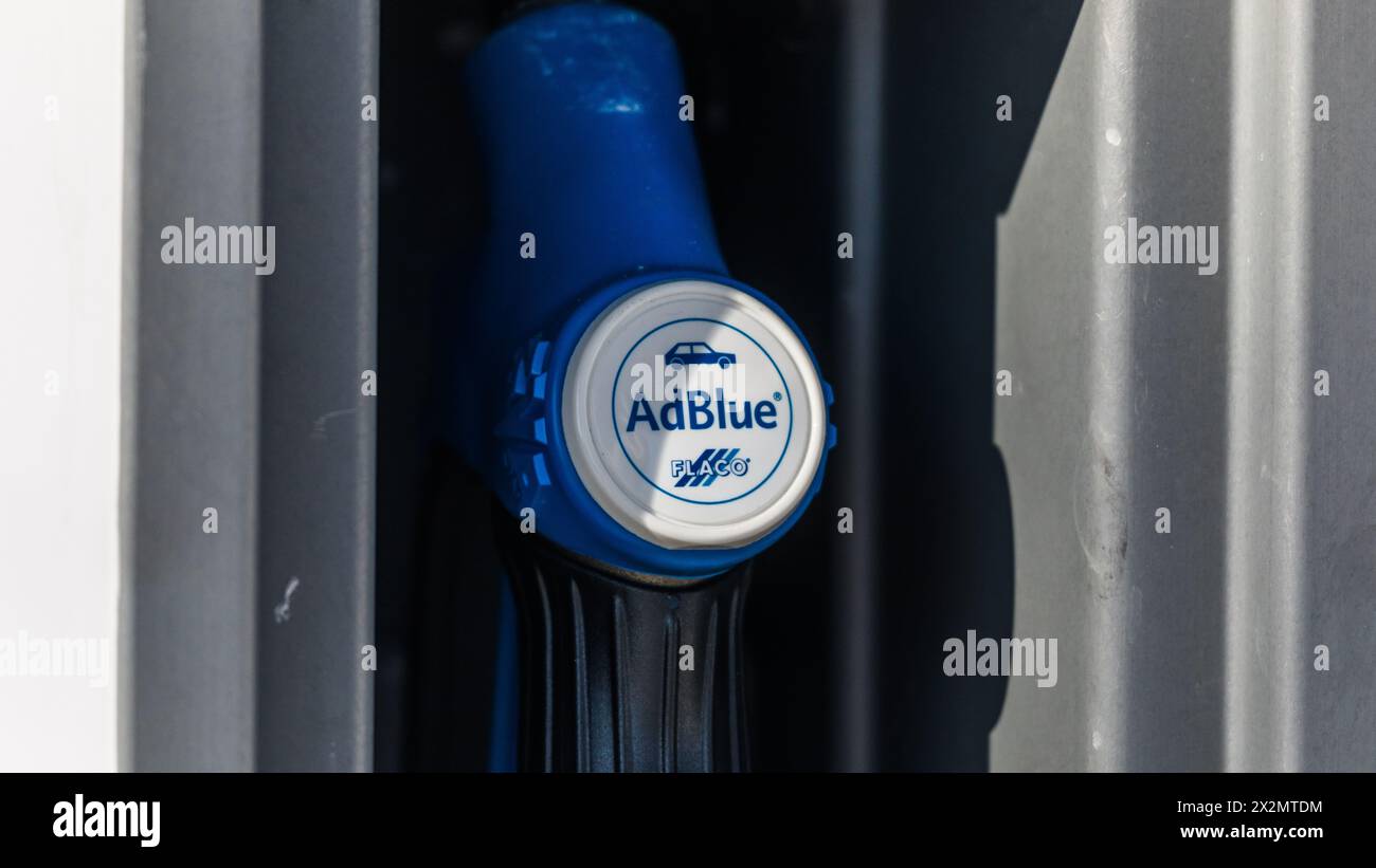 Laufenburg, Deutschland - 8. Februar 2022: AdBlue wird bei Dieselfahrzeugen gebraucht Stock ...