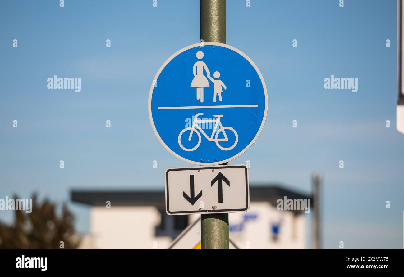 Gemeinsamer geh und radweg hi-res stock photography and images - Alamy