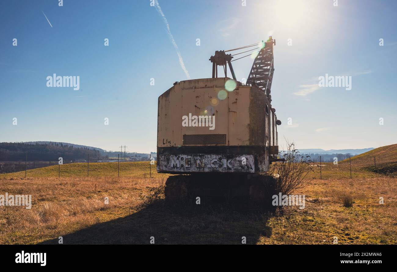 In Waldshut-Tiengen steht ein letzter Rauppenbagger Menchk M60 welcher ...