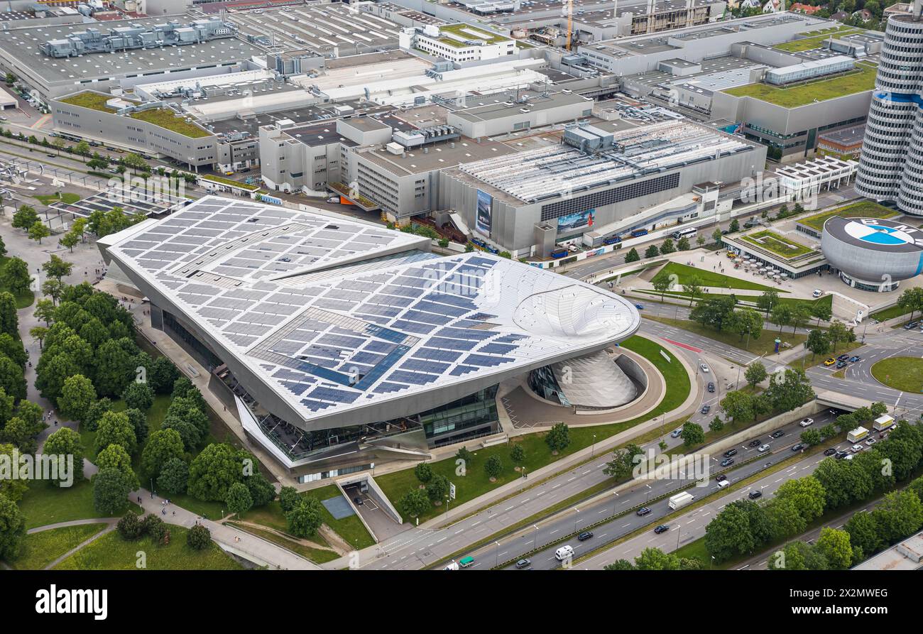 In der Münchner BMW Welt kann man die Neuheiten des deutschen ...