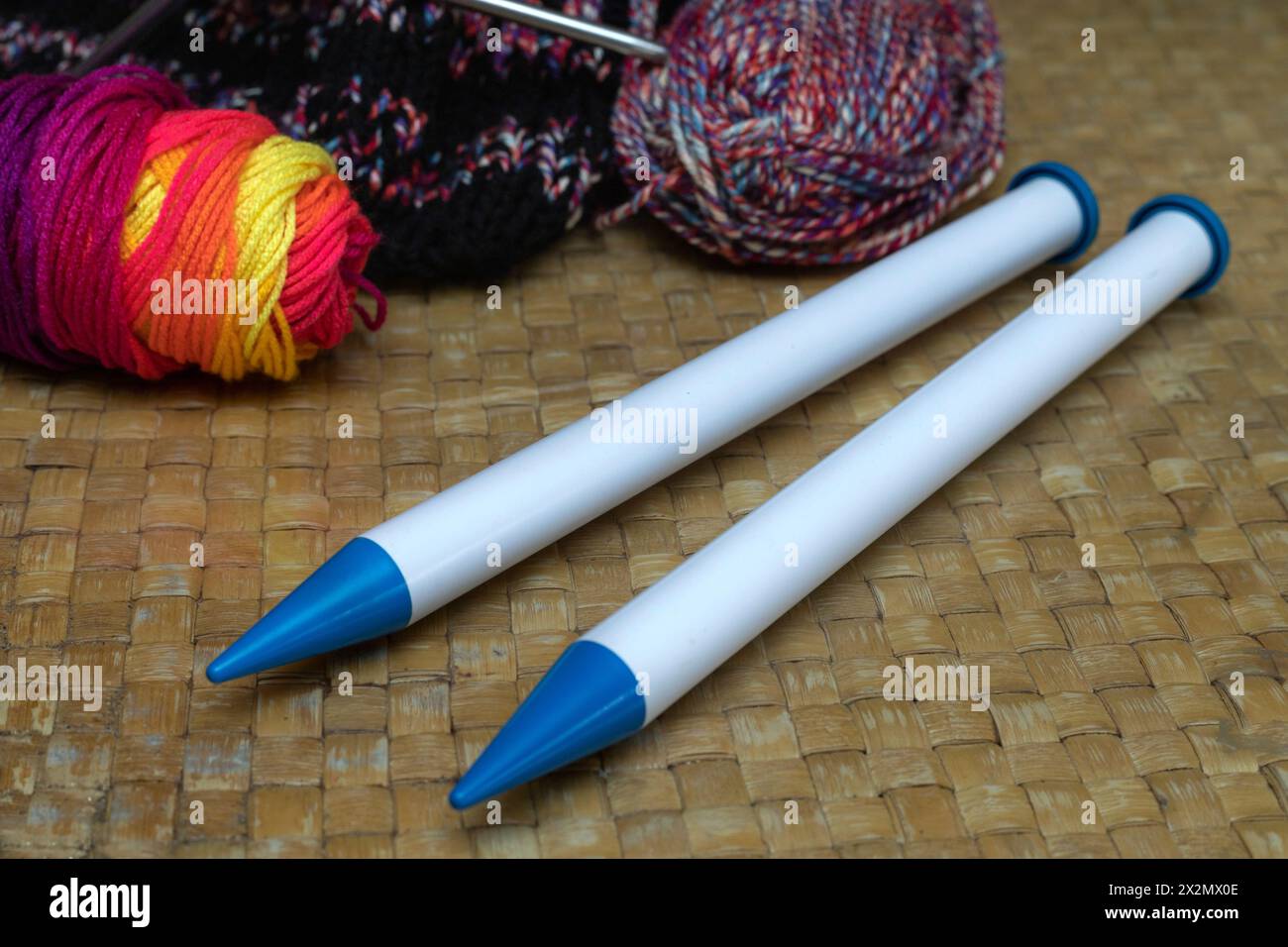 25 mm straight plastic needles recommended for knitting projects with ...