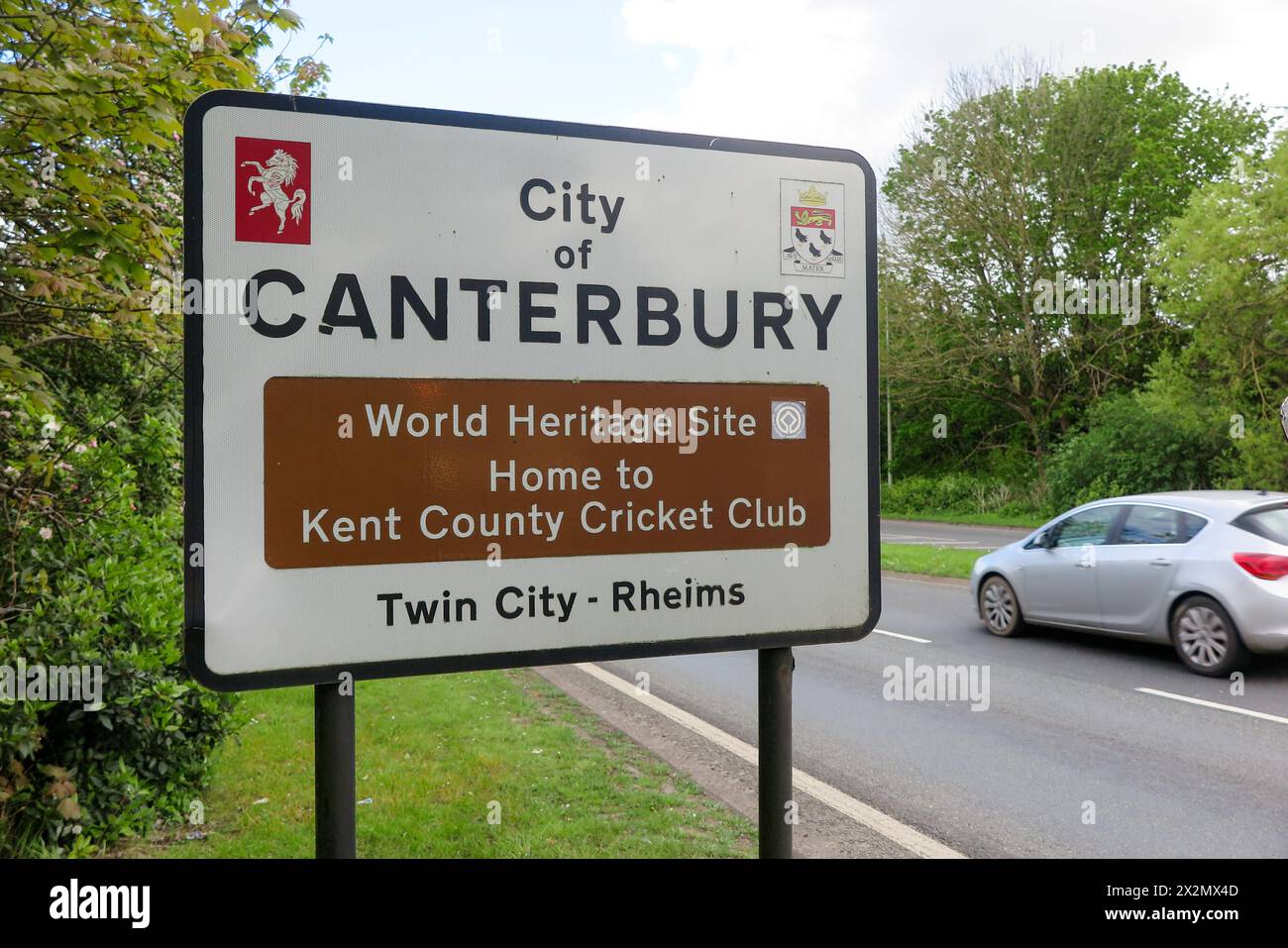 Welcome to kent road sign hi-res stock photography and images - Alamy