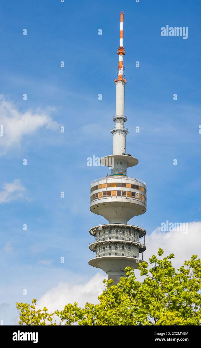 Der 291 Meter hohe Olympiaturm ist nicht nur das Wahrzeichen der Stadt ...