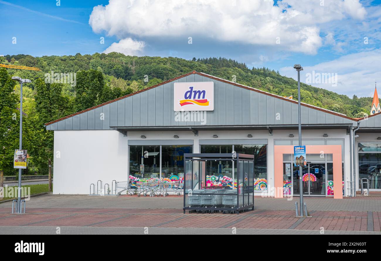 Eine Filiale von der Drogeriekette DM in Süddeutschland. (Gaillingen am ...