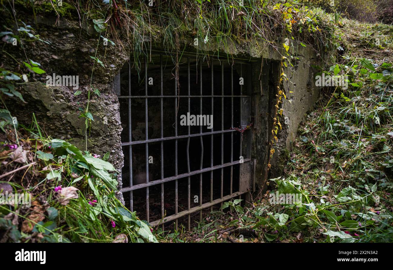 Ein Eingang zum Kugelfang. Ein Gitter schützt heute vor Eindringlingen ...