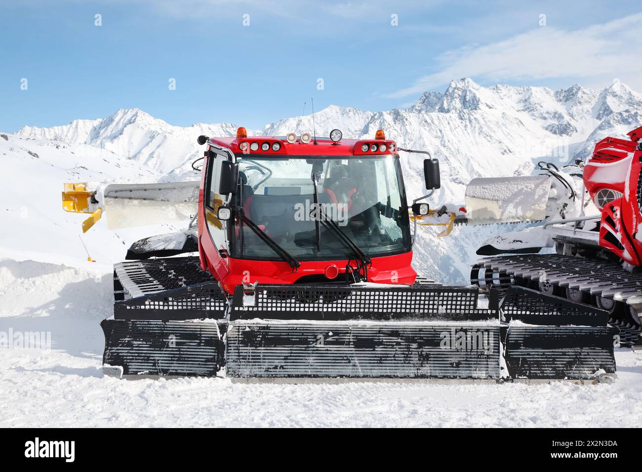 Big red cat ski hi-res stock photography and images - Alamy