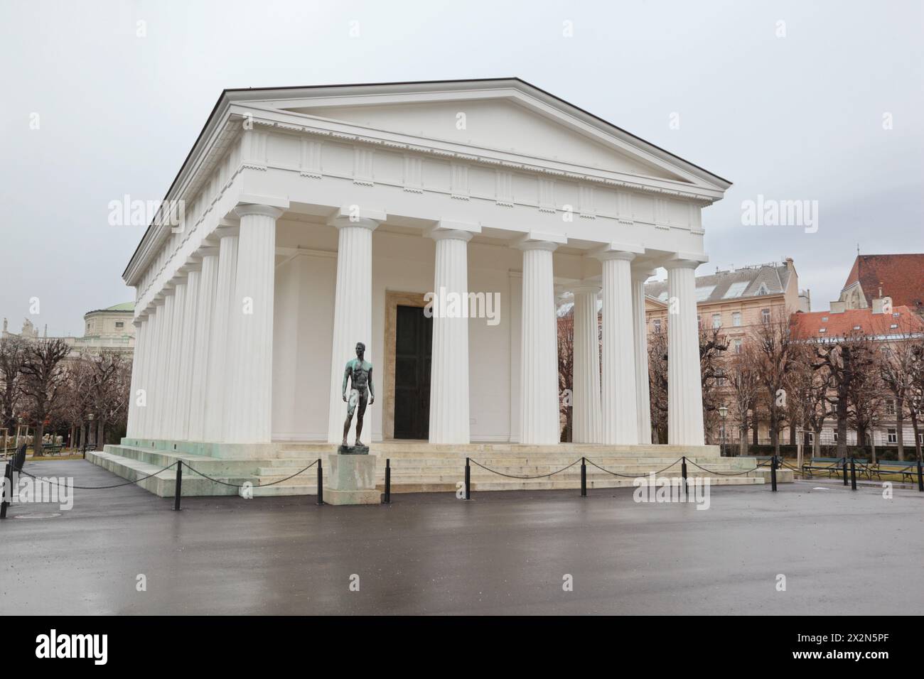 Temple of Hephaestus with statue in Vienna, Austria Stock Photo - Alamy