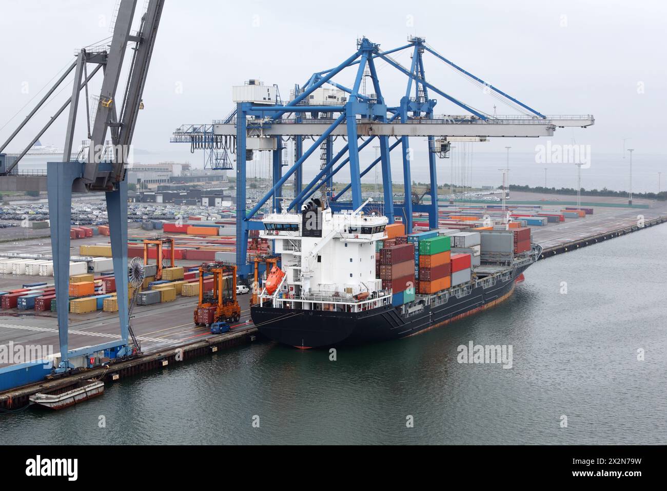 Denmark shipping containers hi-res stock photography and images - Alamy
