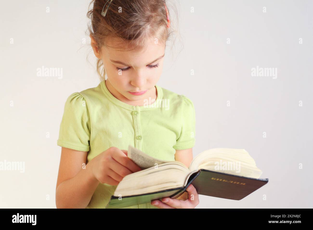 Little girl read bible Stock Photo - Alamy
