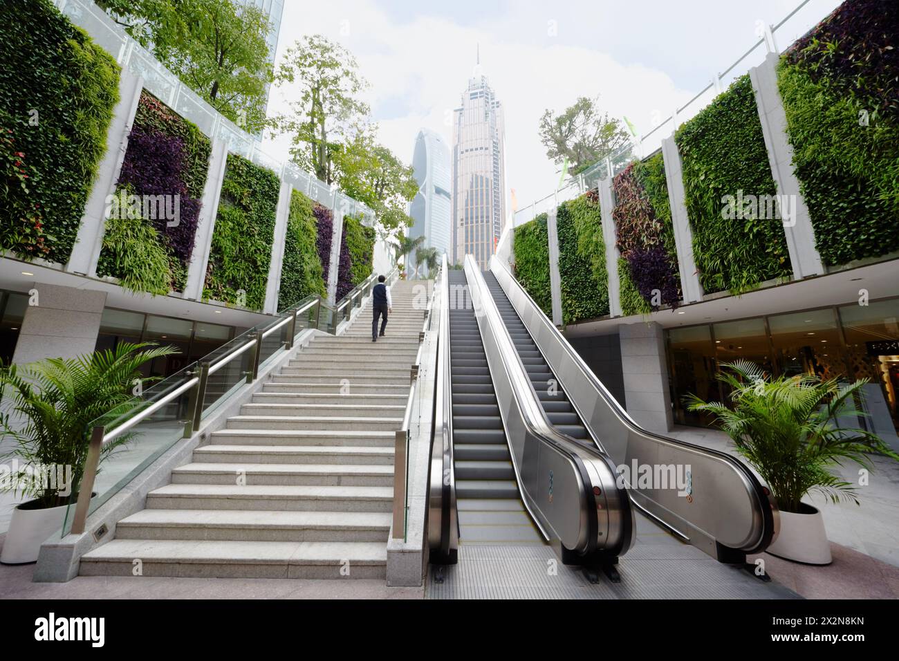 71 storey hi-res stock photography and images - Alamy