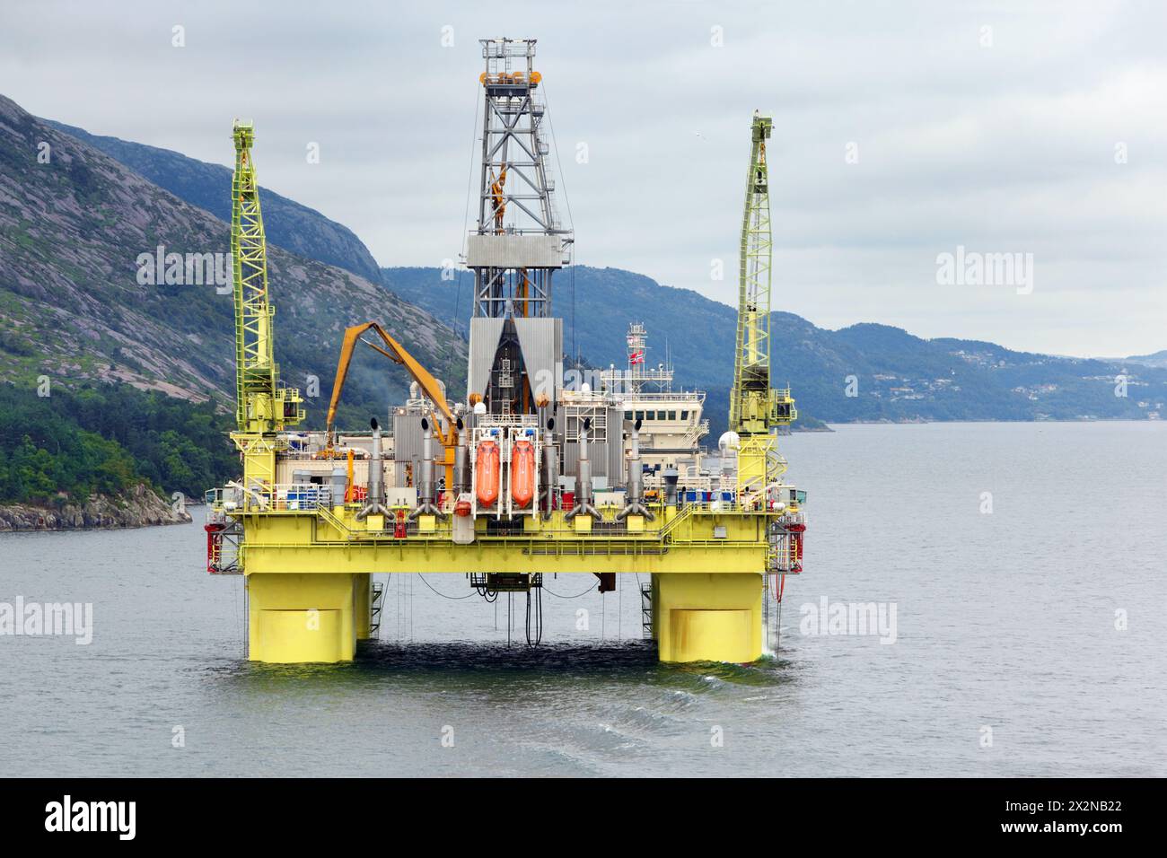 Yellow ocean offshore oil rig drilling platform off near Stavanger ...