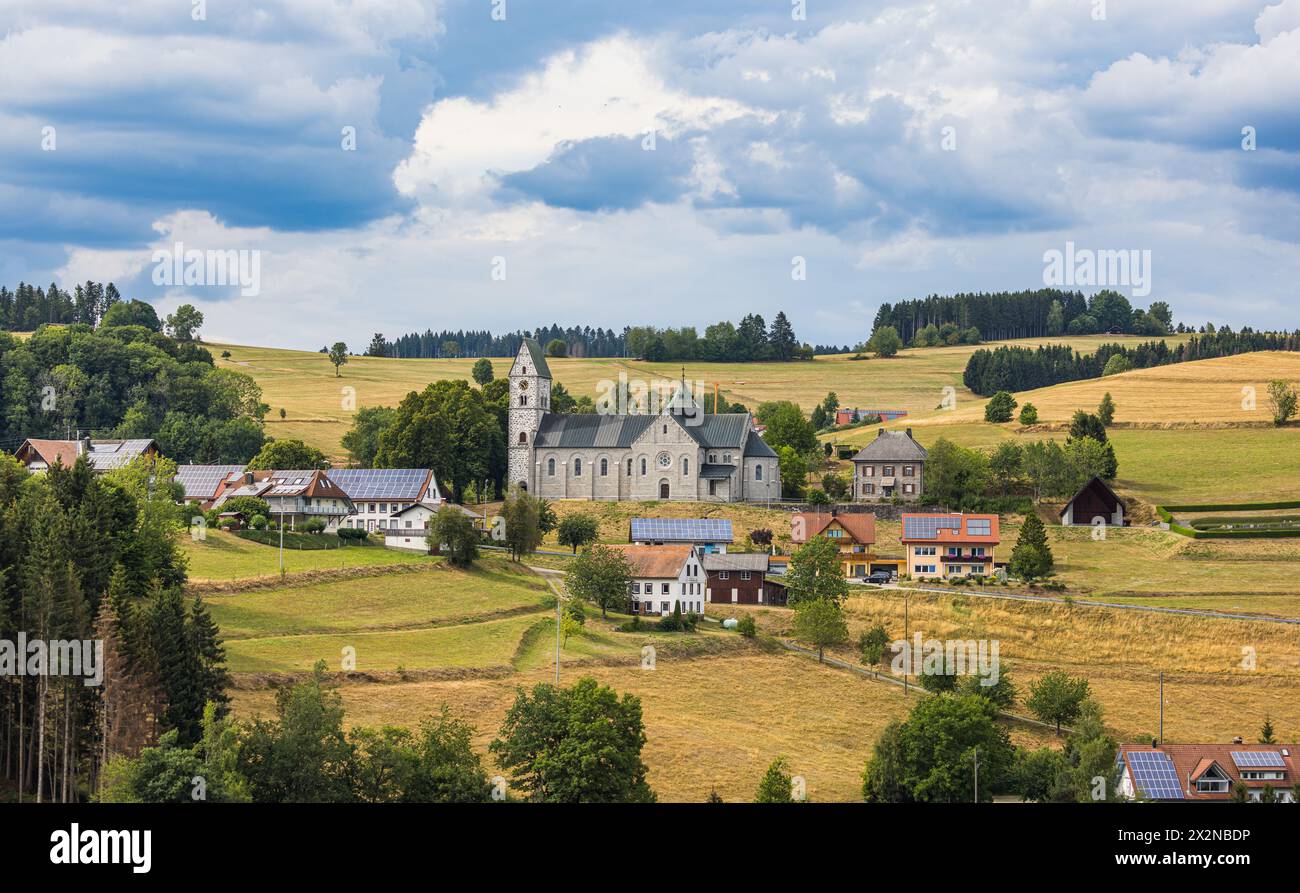 Die Pfarrkirche Seliger Bernhard von Baden in Hierbach in der Gemeinde ...