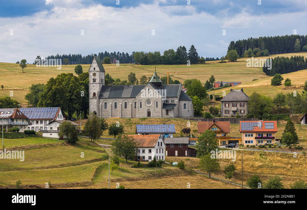 Die Pfarrkirche Seliger Bernhard von Baden in Hierbach in der Gemeinde ...