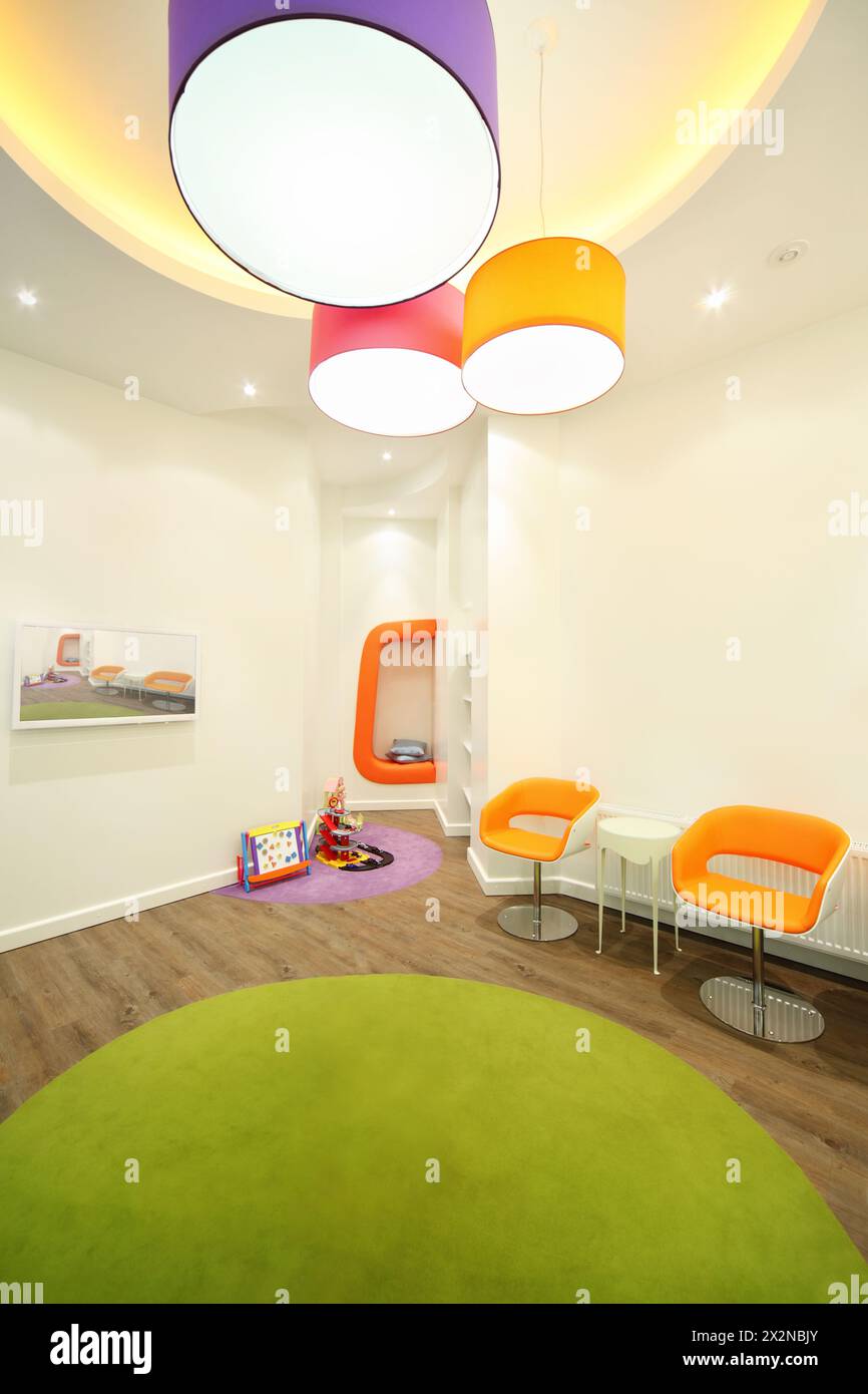 Empty lit room bright hi-res stock photography and images - Alamy