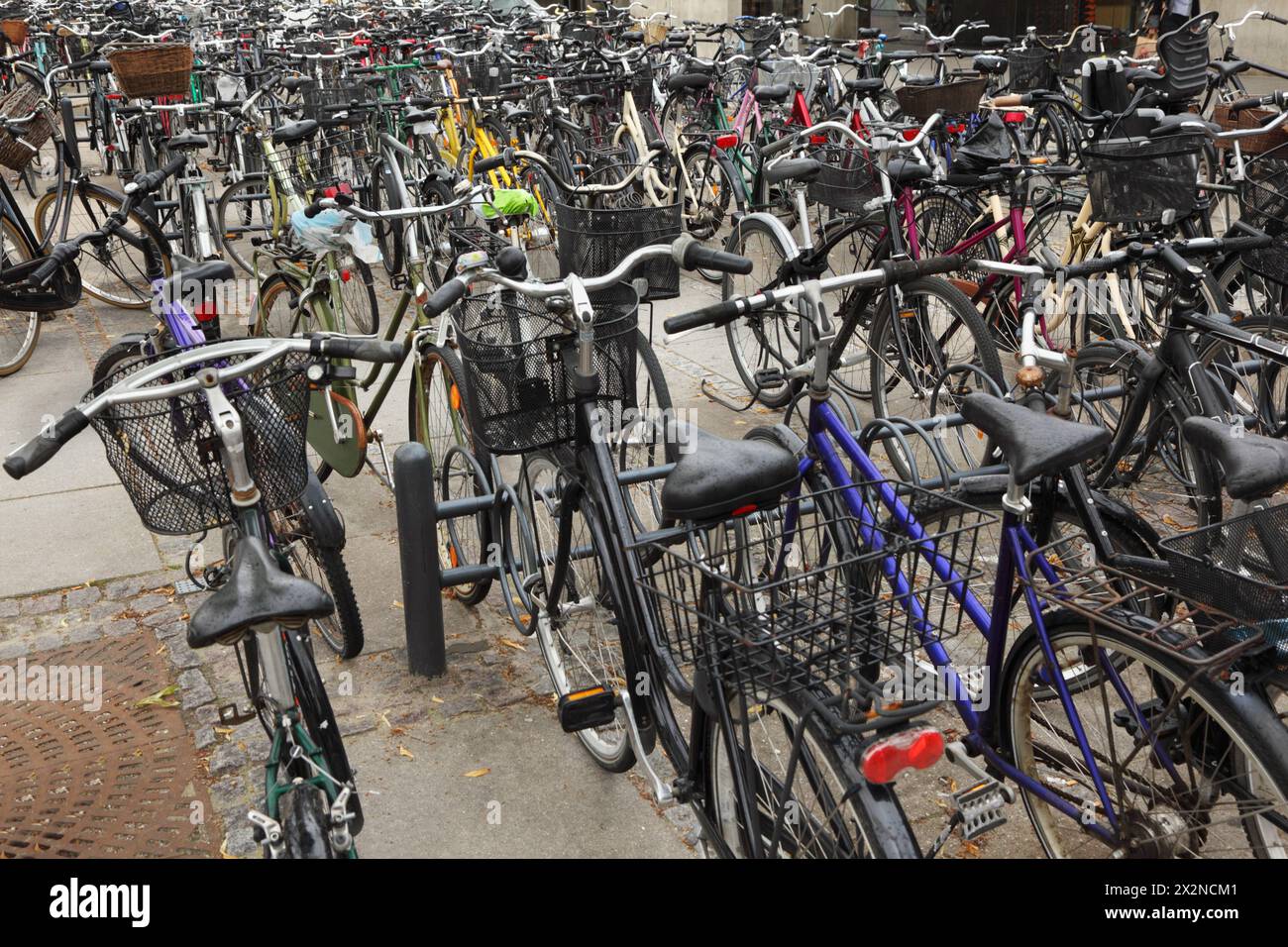 Row parked different bicycles hi-res stock photography and images - Alamy