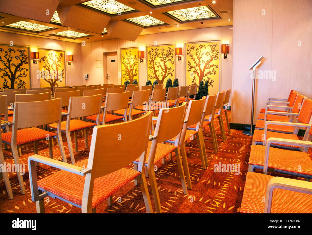 Japanese home modern hall hi-res stock photography and images - Alamy