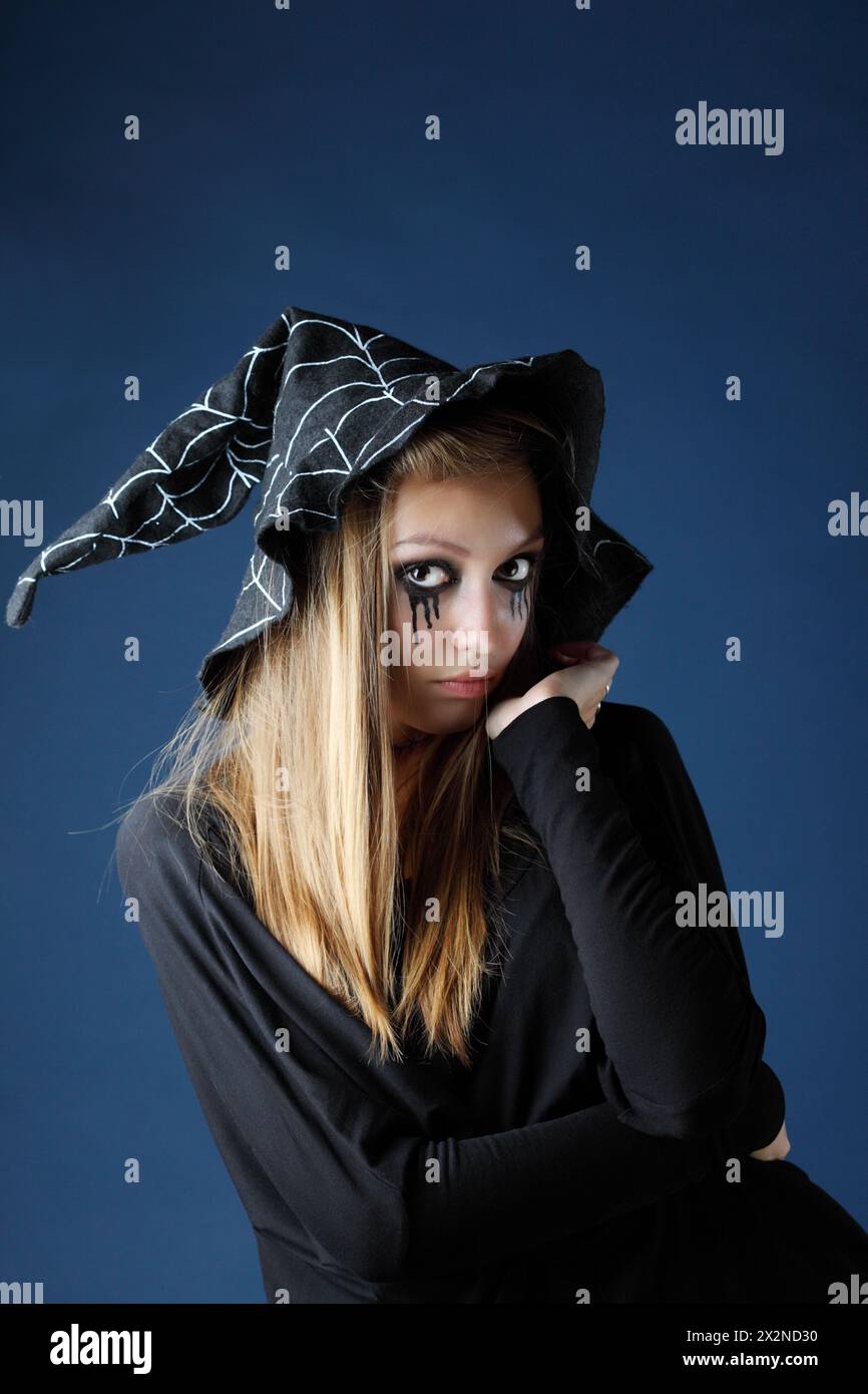 Zombie girl cut hi-res stock photography and images - Alamy