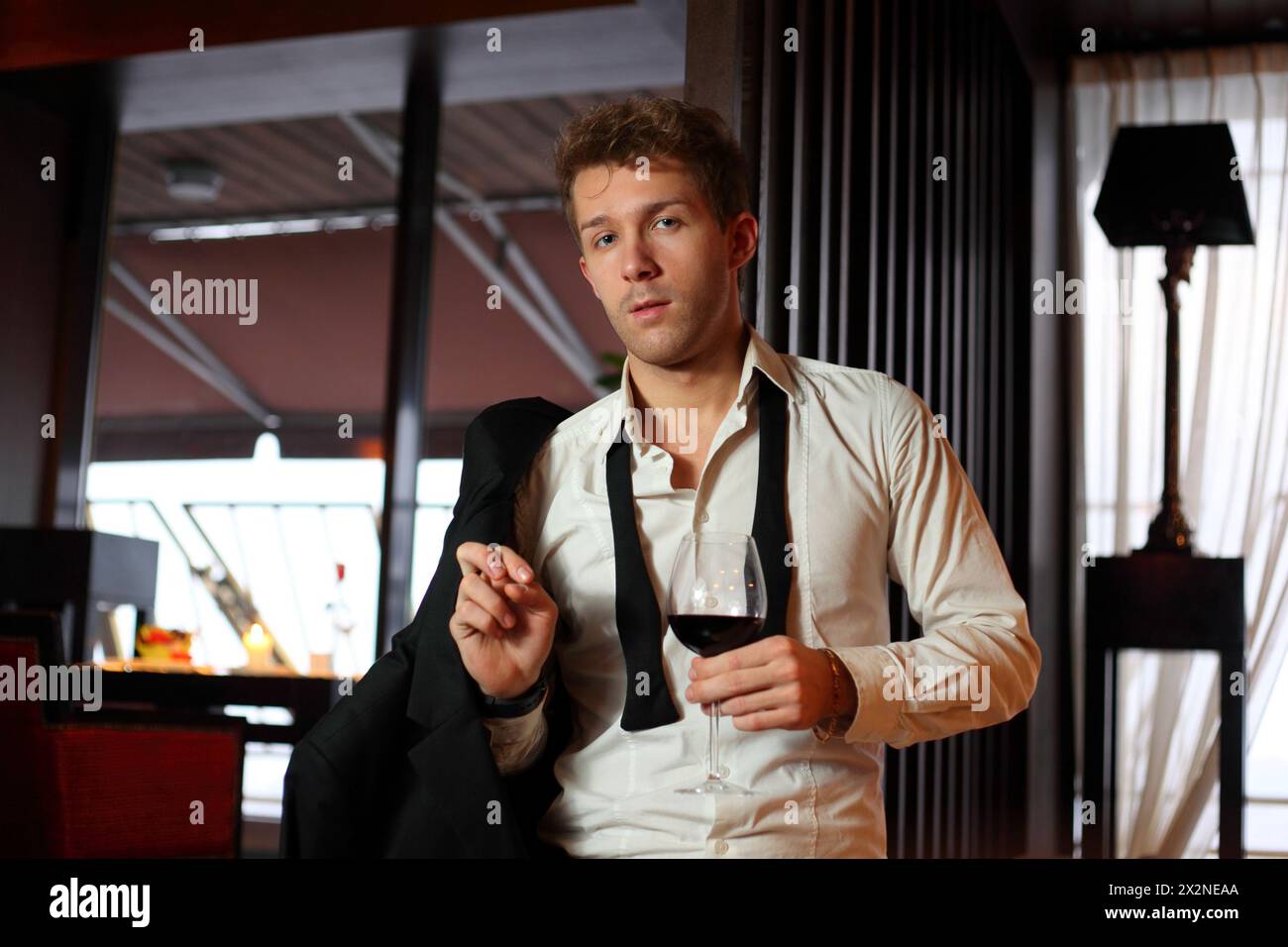 Unbuttoned suit jacket hi-res stock photography and images - Alamy