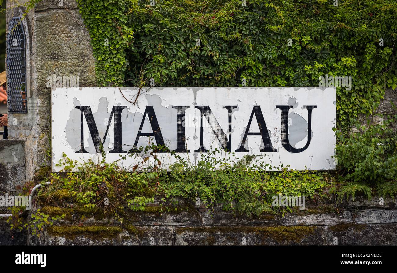 Schild der Insel Mainau im Bodensee. (Insel Mainau, Deutschland, 13.07. ...