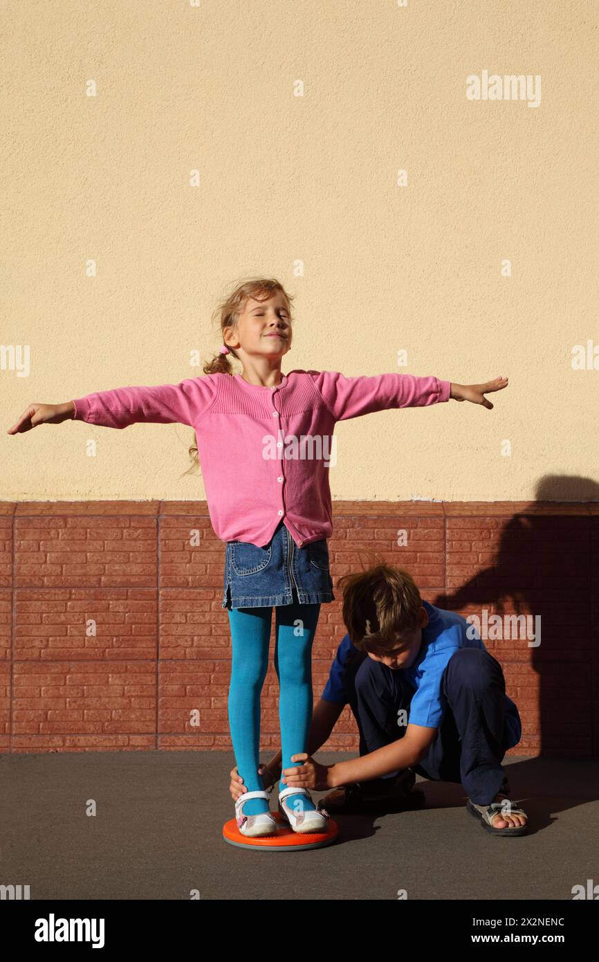 Twisting disc hi-res stock photography and images - Alamy