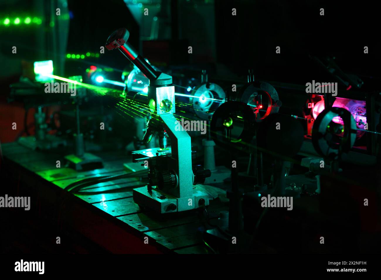 Laser diffraction experiment hi-res stock photography and images - Alamy