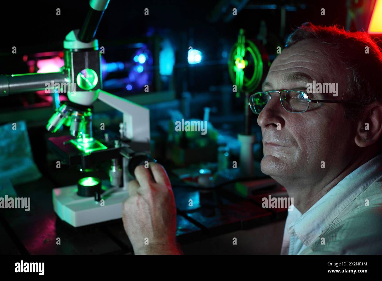 Laser diffraction experiment hi-res stock photography and images - Alamy