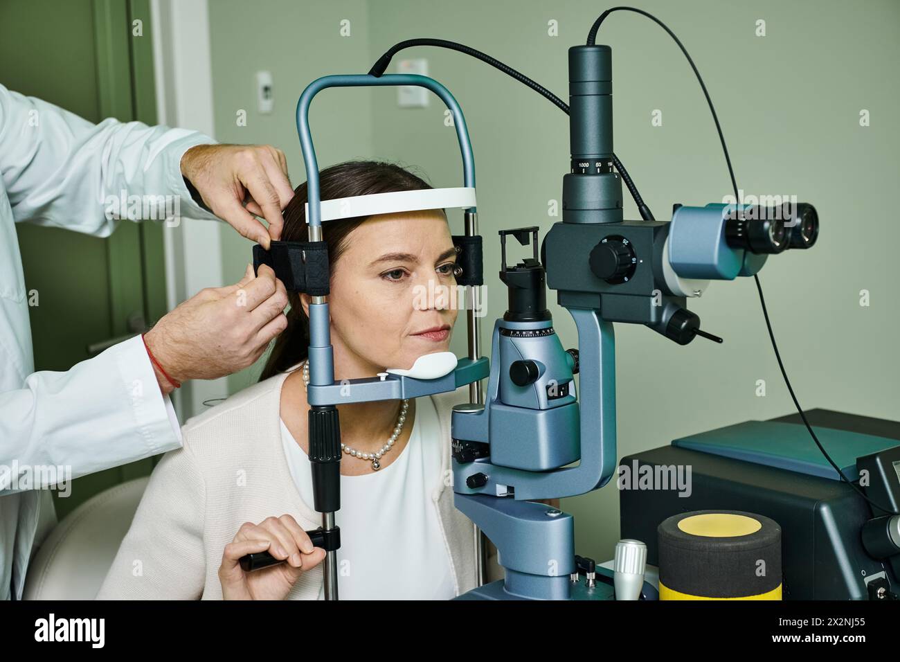 Visit to the eye doctor hi-res stock photography and images - Alamy