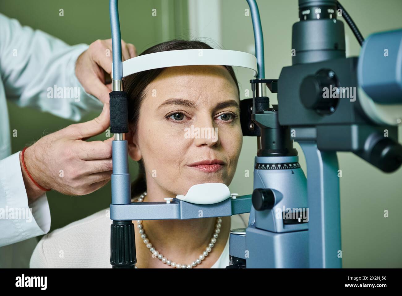 Ophthalmology clinic examining tool hi-res stock photography and images ...